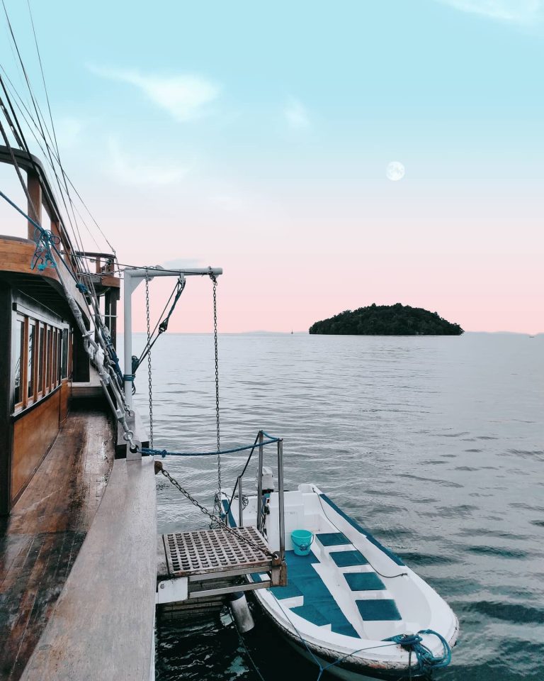 Sewa Kapal Raja Ampat Speed Boat Carter